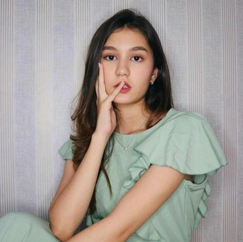 Profil Zoe Abbas Jackson, Aktris Cantik Pemeran Nikke Ardila - Layar.id