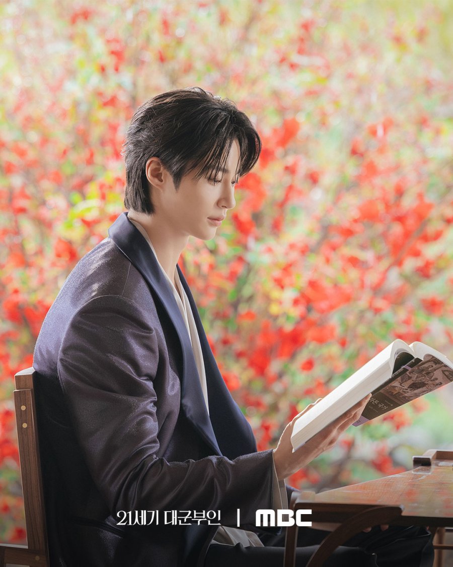 IU & Byeon Wooseok Reunian di Drama Korea "Perfect Crown" (2026) - Layar.id